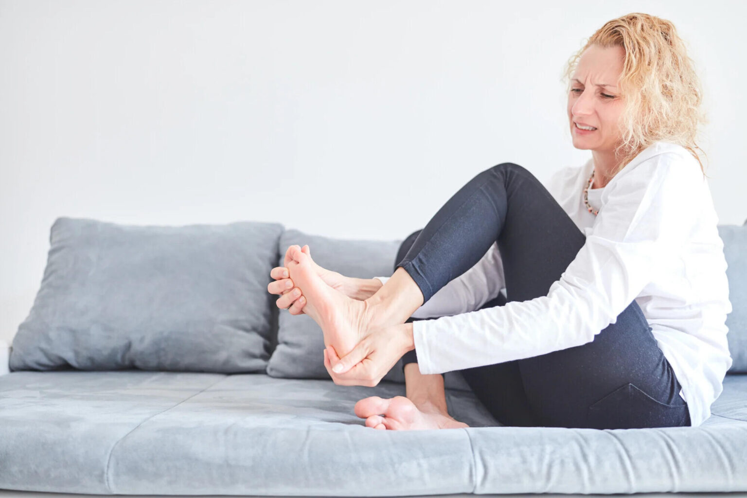 When to Seek Medical Help for Lateral Ankle Pain: Signs to Watch For
